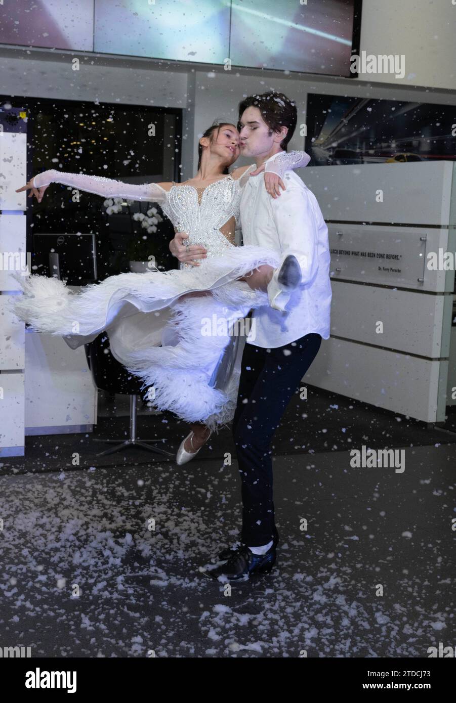 Los Angeles, USA. Dezember 2023. Die Tänzer Maya und Ivan Sinelnikov ...