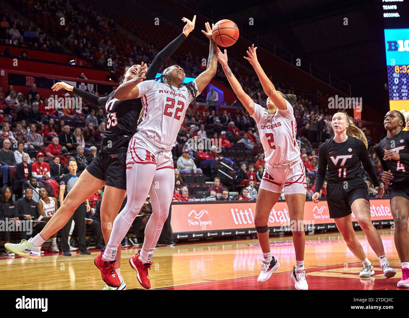 Rutgers Scarlet Knights Center Kassondra Brown (22) und Garde Kaylene ...