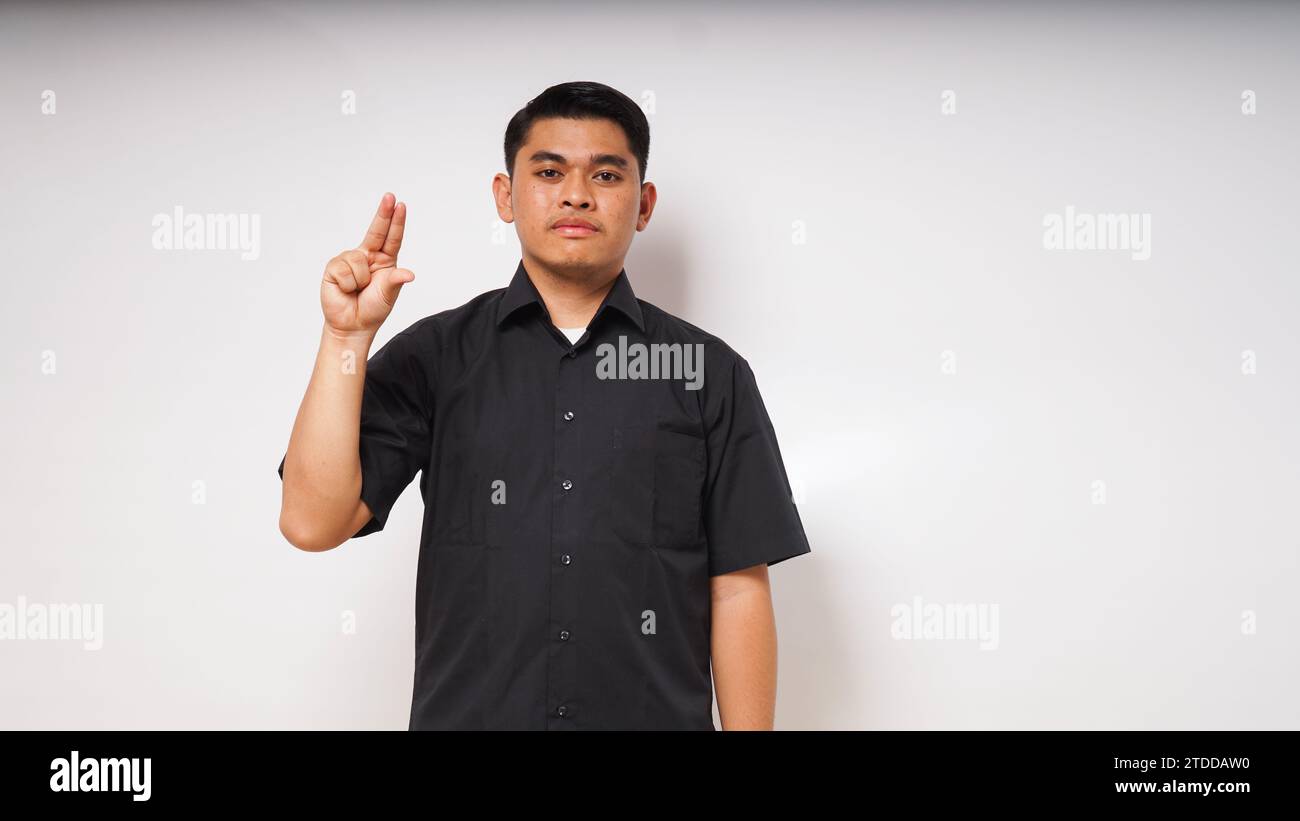 Der asiatische Mann benutzt die Gebärdensprache mit der Hand. Lernen ... Der asiatische Mann benutzt die Gebärdensprache mit der Hand. Lernen ...