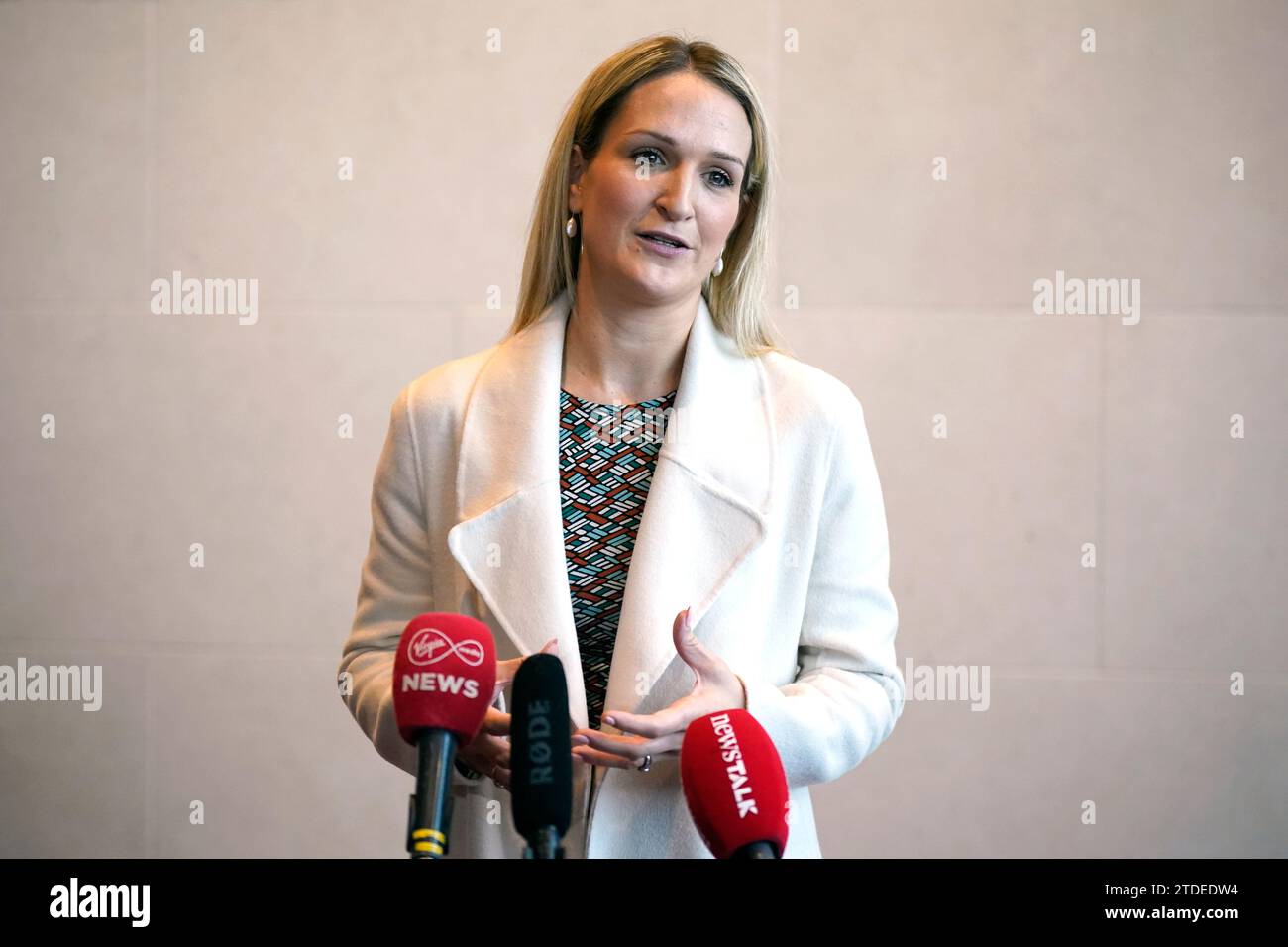 Justizministerin Helen McEntee spricht vor den Medien vor der ...