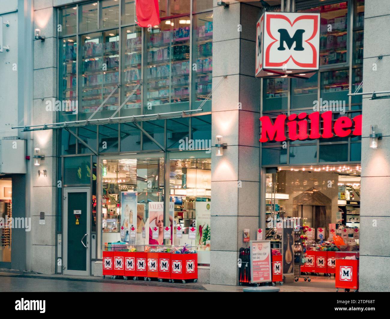 Muller logo -Fotos und -Bildmaterial in hoher Auflösung – Alamy