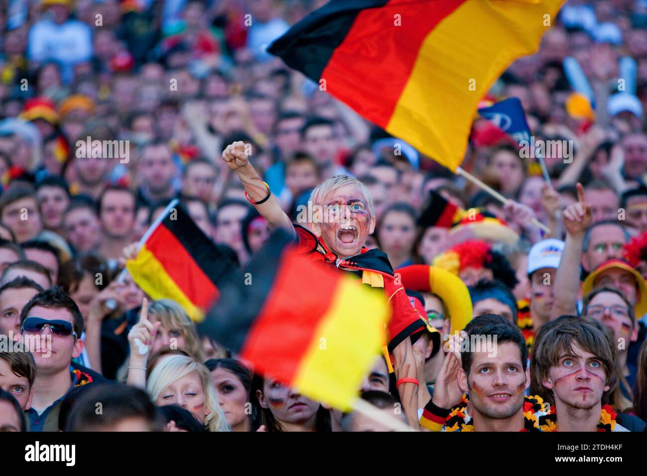 Öffentliche Besichtigung am Elbufer in Dresden auf dem Gelände der ...