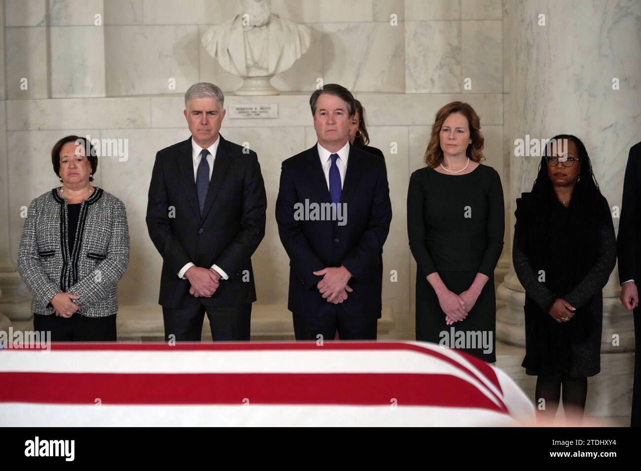 Von links nach rechts: Associate Justices of the Supreme Court Elena ...