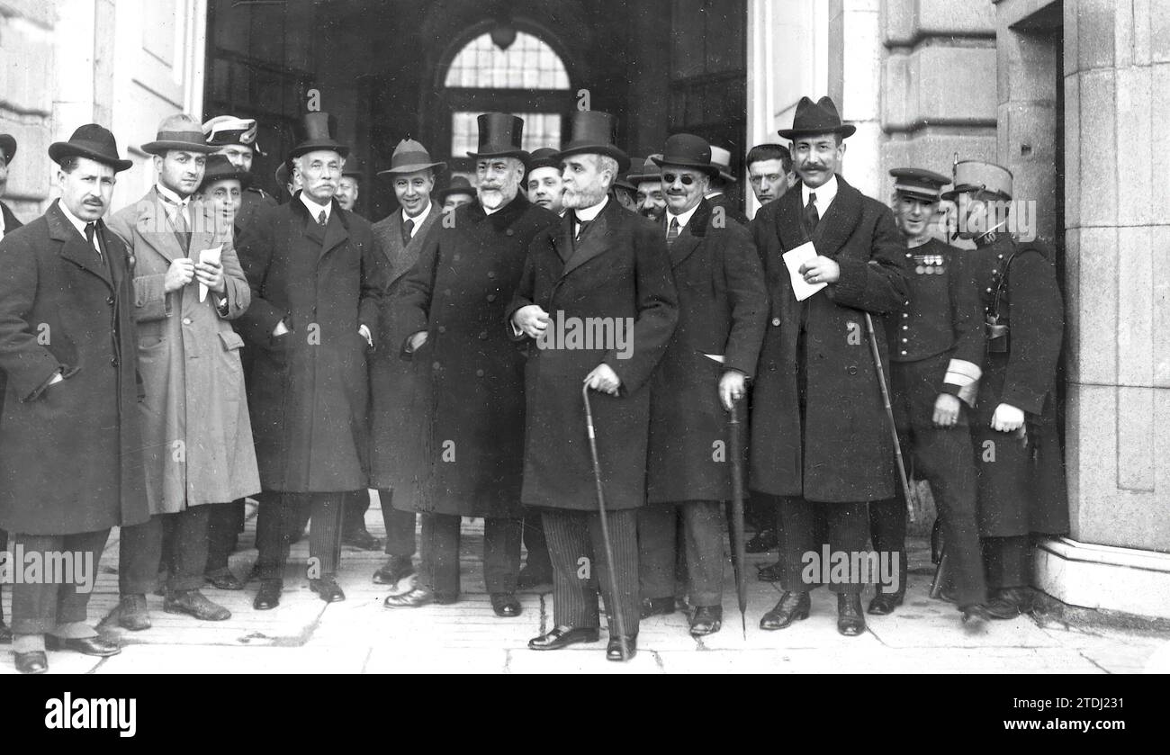 02/21/1920. Madrid. Beim Verlassen des Palastes. Die Herren ...