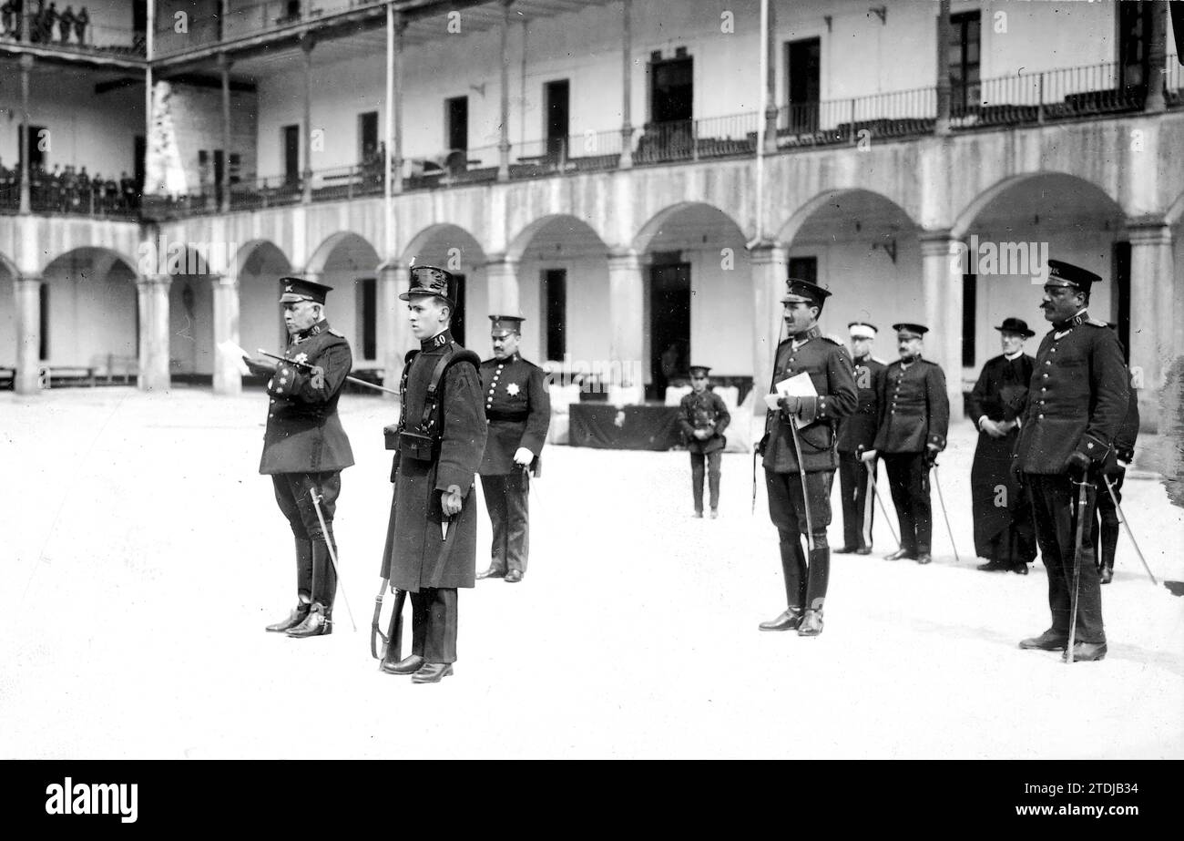 04/19/1920. Madrid. In der Gebirgskaserne. Der Oberst des Covadonga ...