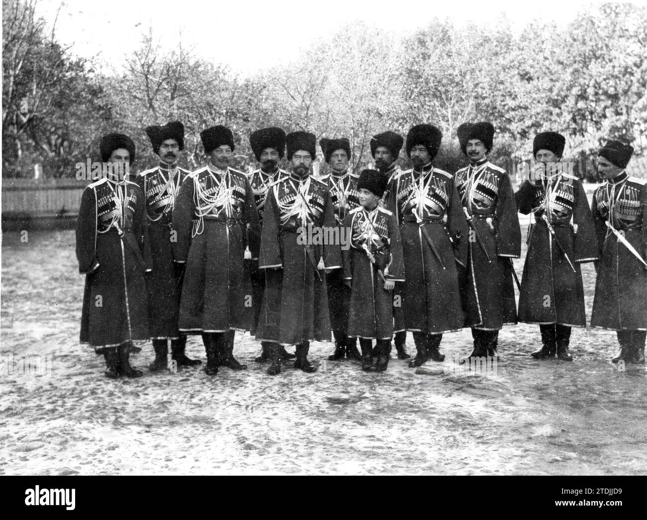 10/31/1915. Der Kaiser von Russland und sein Erbe. Zar Nikolaus II. (1 ...