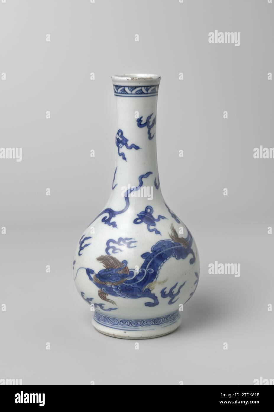 Birnenförmige Flaschenvase mit Drachen, wertvollen Gegenständen und ...