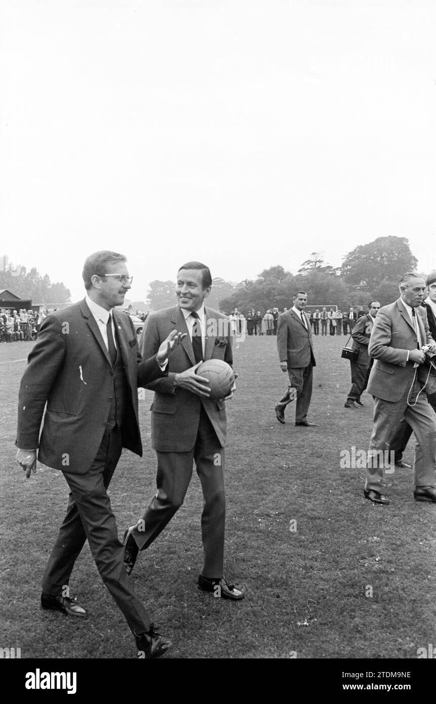 Prinz Claus in Royal HFC, Haarlem, Spanjaardslaan, Niederlande, 04-10 ...
