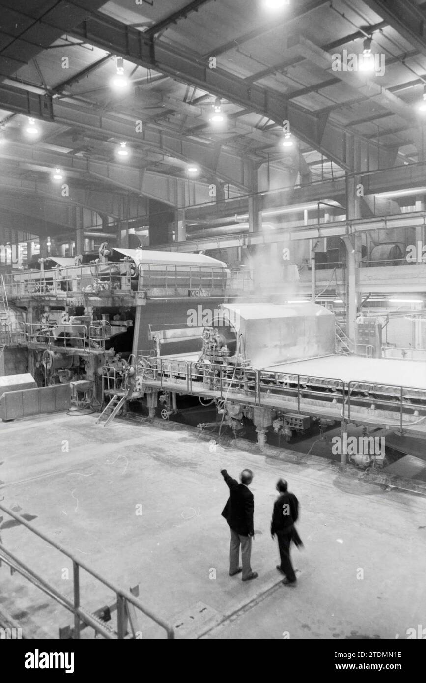 Verschiedene Aufnahmen, darunter Paper Machine Crown van Gelder, Van ...