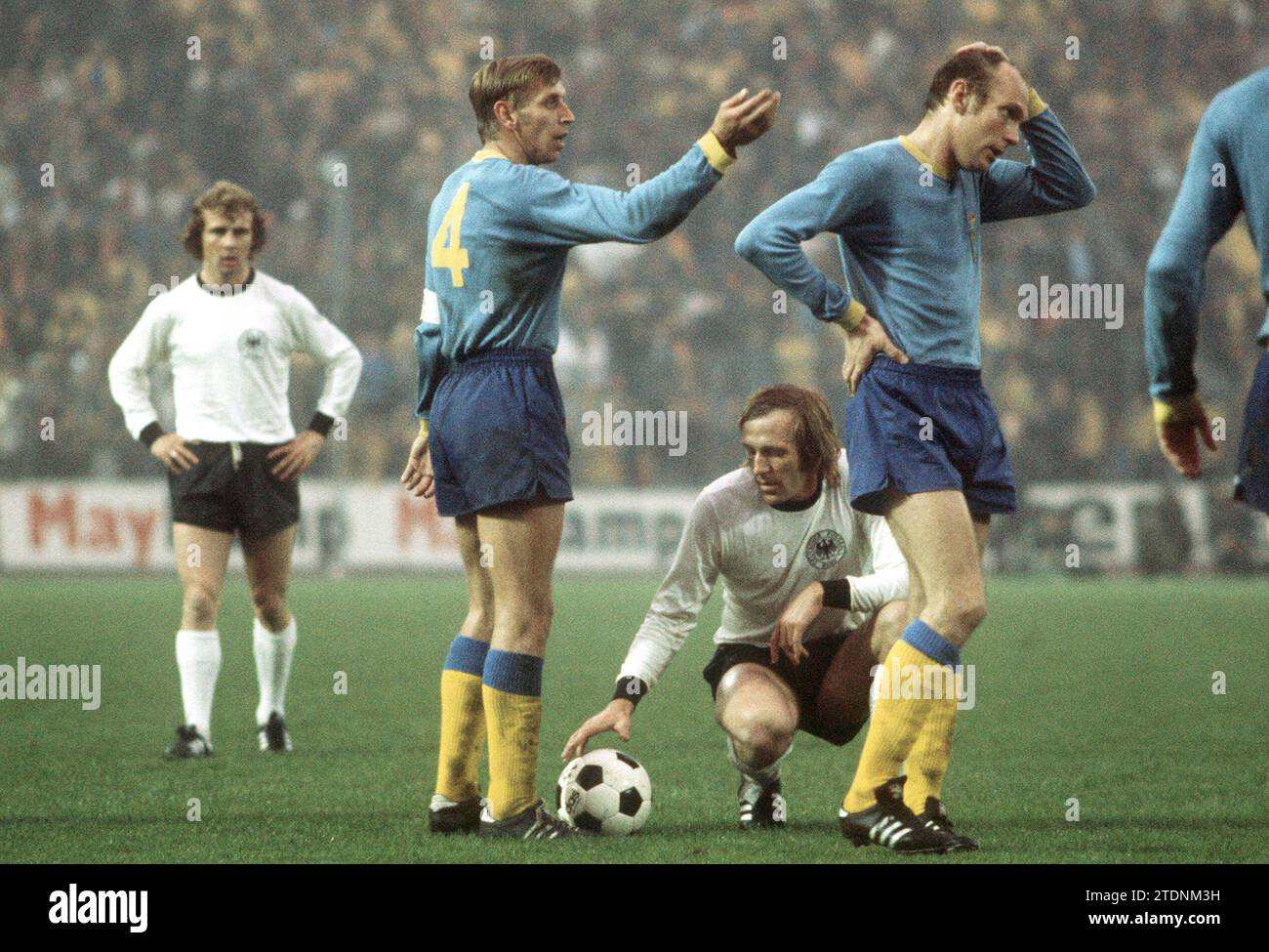 FILED - 01. Mai 1974, Hamburg: Deutscher Mittelfeldspieler Günter ...