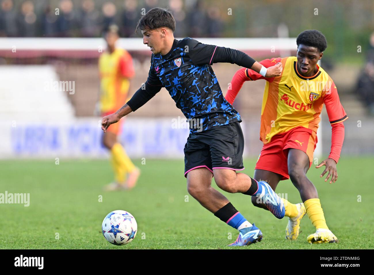 Jesus Acuna Miguez (16) aus Sevilla kämpfte am 12. Dezember 2023-2024 ...