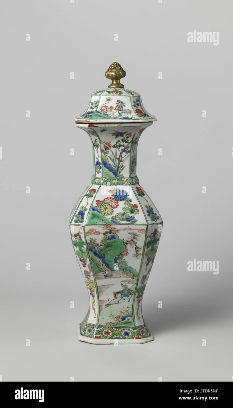 Überdachter, Balusterbehälter mit Tafeldekor und vergoldetem Messing ...