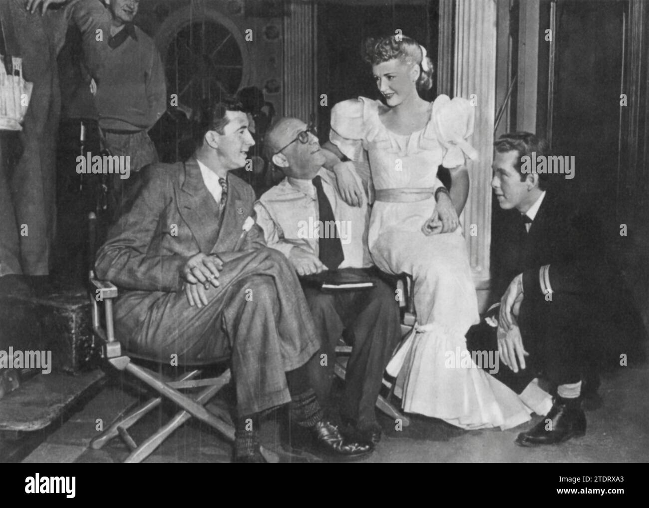 Phyllis Calvert wird zusammen mit ihren Co-Stars Chips Rafferty und ...