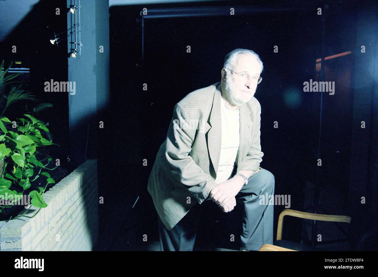 Frank van Ree 'Under 4 Eyes'., 17.12.2001, Whizgle News from the Past ...