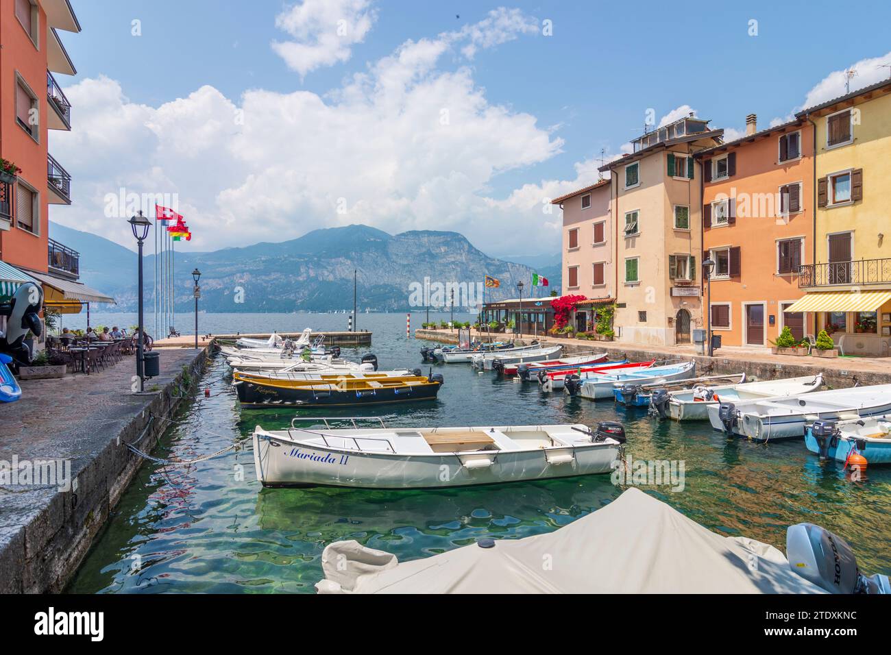 Hafen von porto di brenzone -Fotos und -Bildmaterial in hoher Auflösung ...