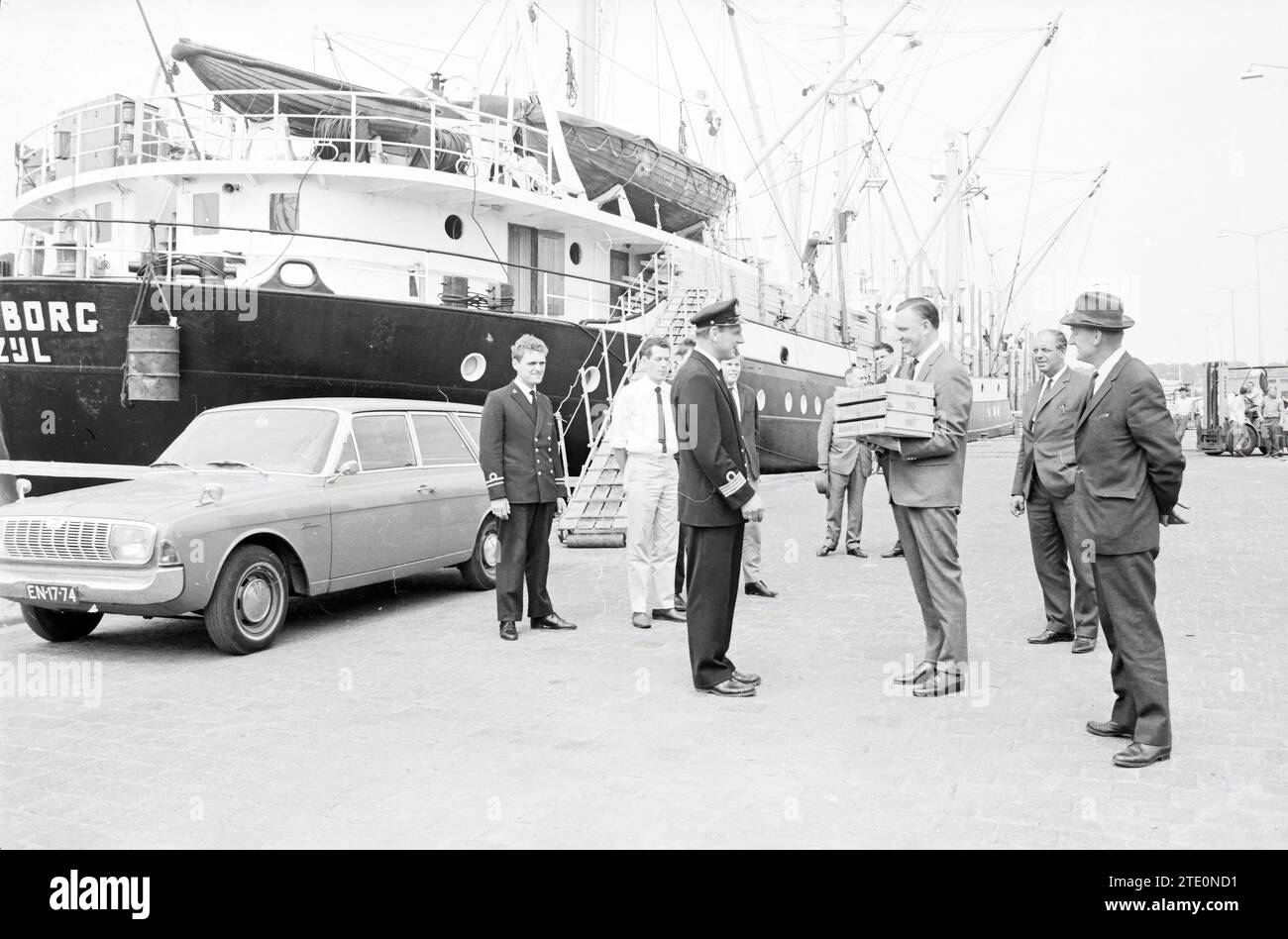 Erstes Seeschiff im Hafen von Beverwijk, Schiffe, 06-06-1966, Whizgle ...