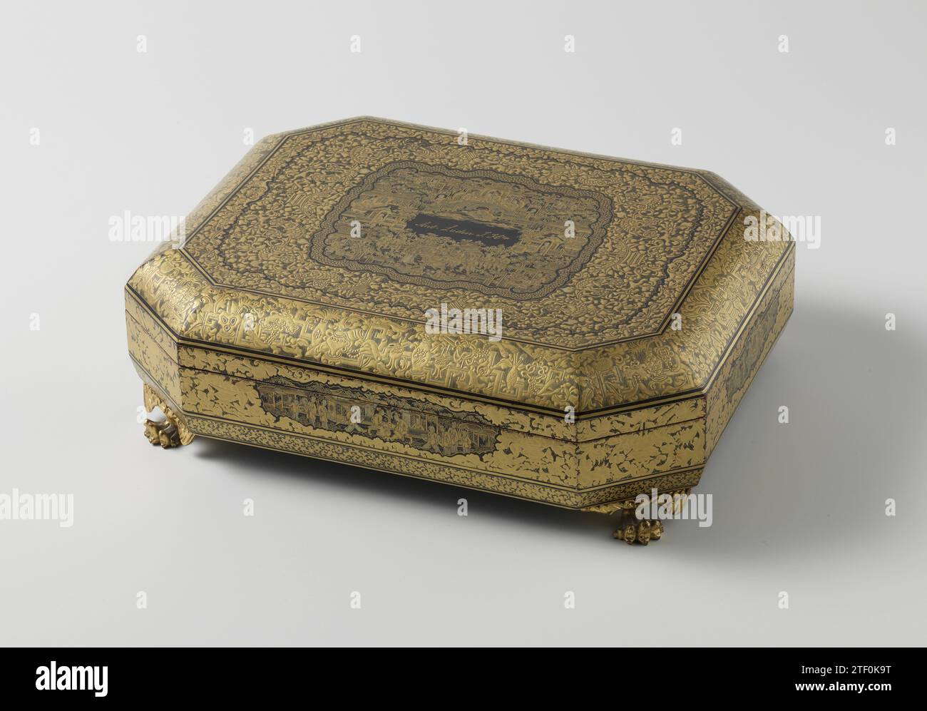 Fiches-Box mit sieben inneren Boxen, zwölf Blechschalen und ...