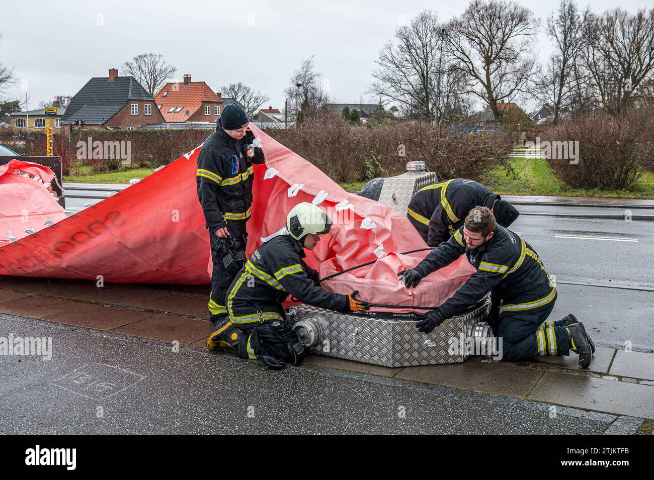 Hochwasser hochwasser hochwasser hochwasser -Fotos und -Bildmaterial in ...