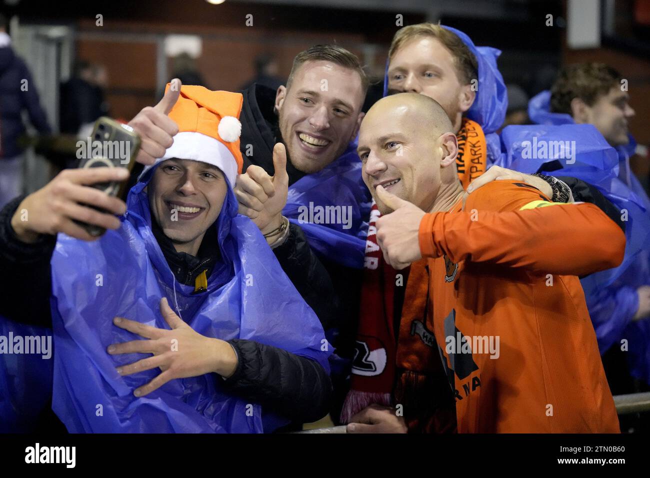 HARDENBERG - Rob van der Leij vom HHC Hardenberg mit Unterstützern nach ...
