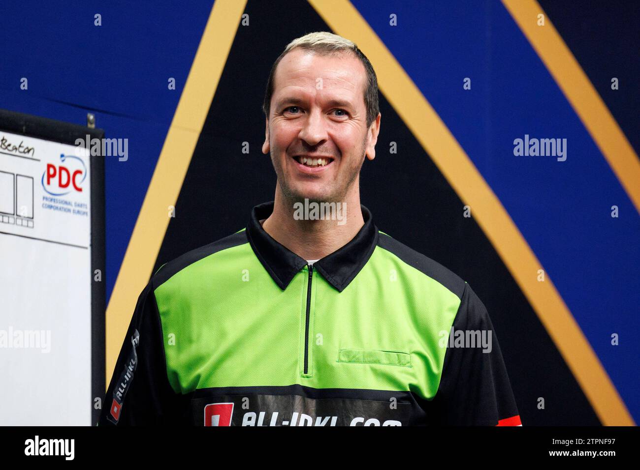 Handballer Pascal Hens / Pommes bei der World Darts Gala 2023 in der ...
