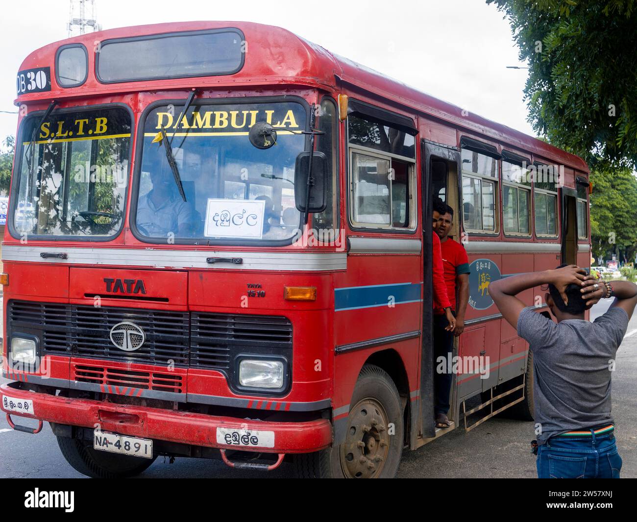 Sri lankan public transport -Fotos und -Bildmaterial in hoher Auflösung ...