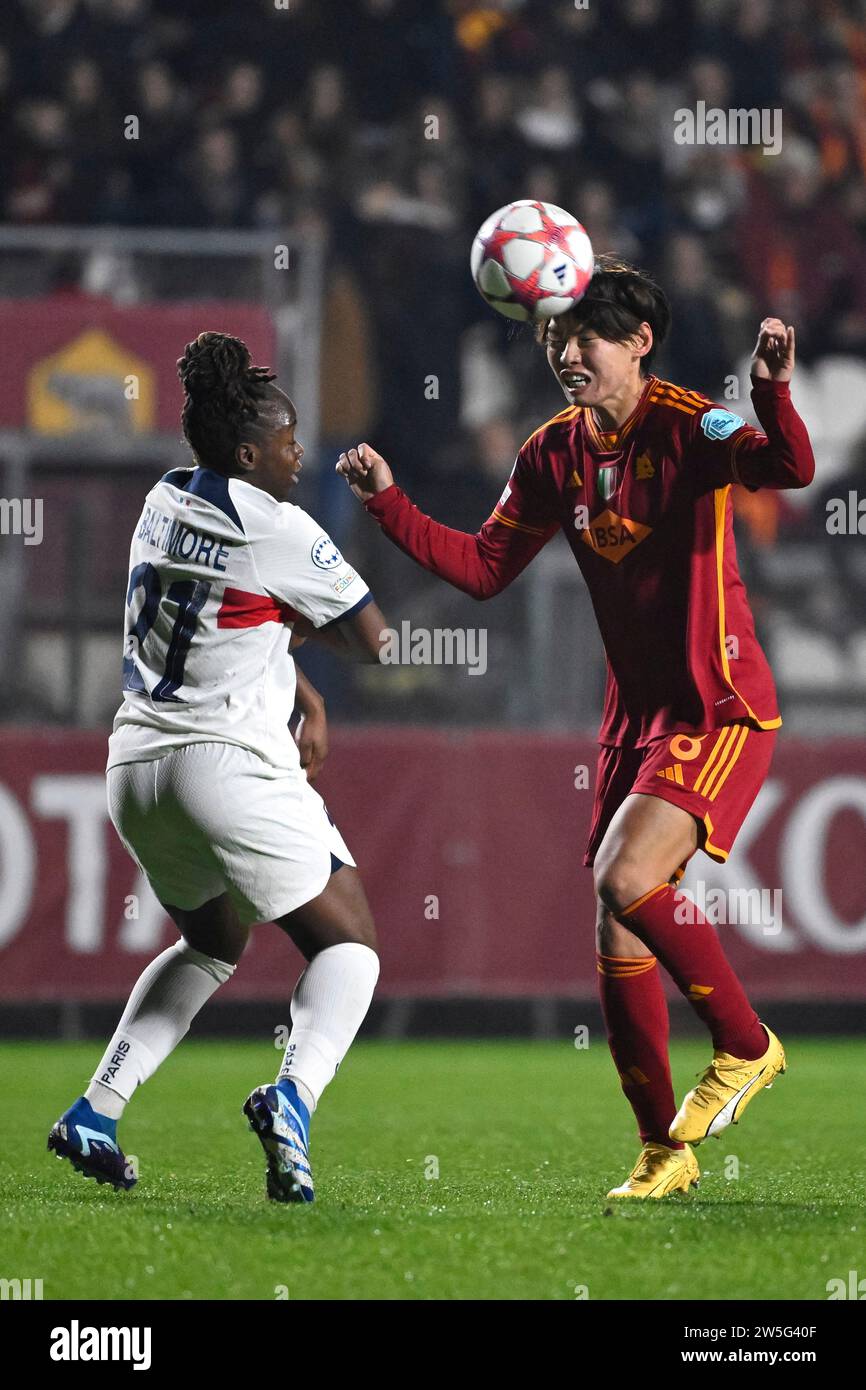 Sandy Baltimore aus Paris Saint Germain und Saki Kumagai von AS Roma ...