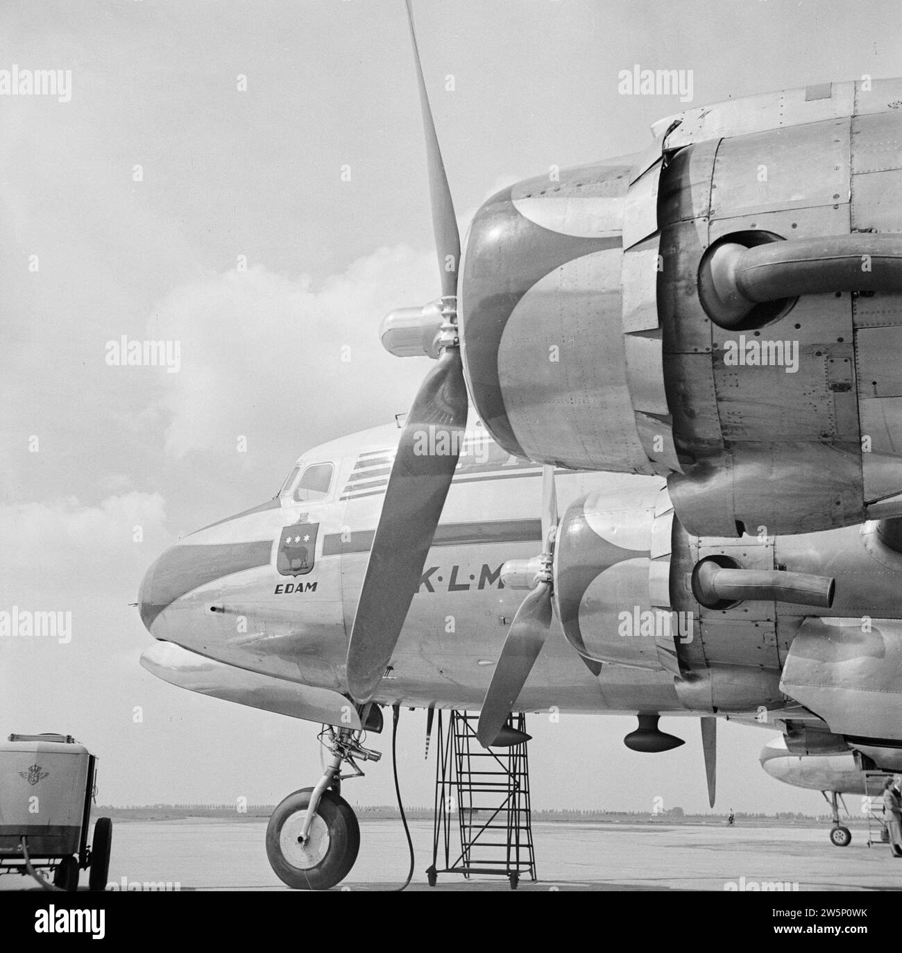 Der Douglas DC-4 Edam im KLM-Hausstil und mit dem Edam-Logo unter dem ...