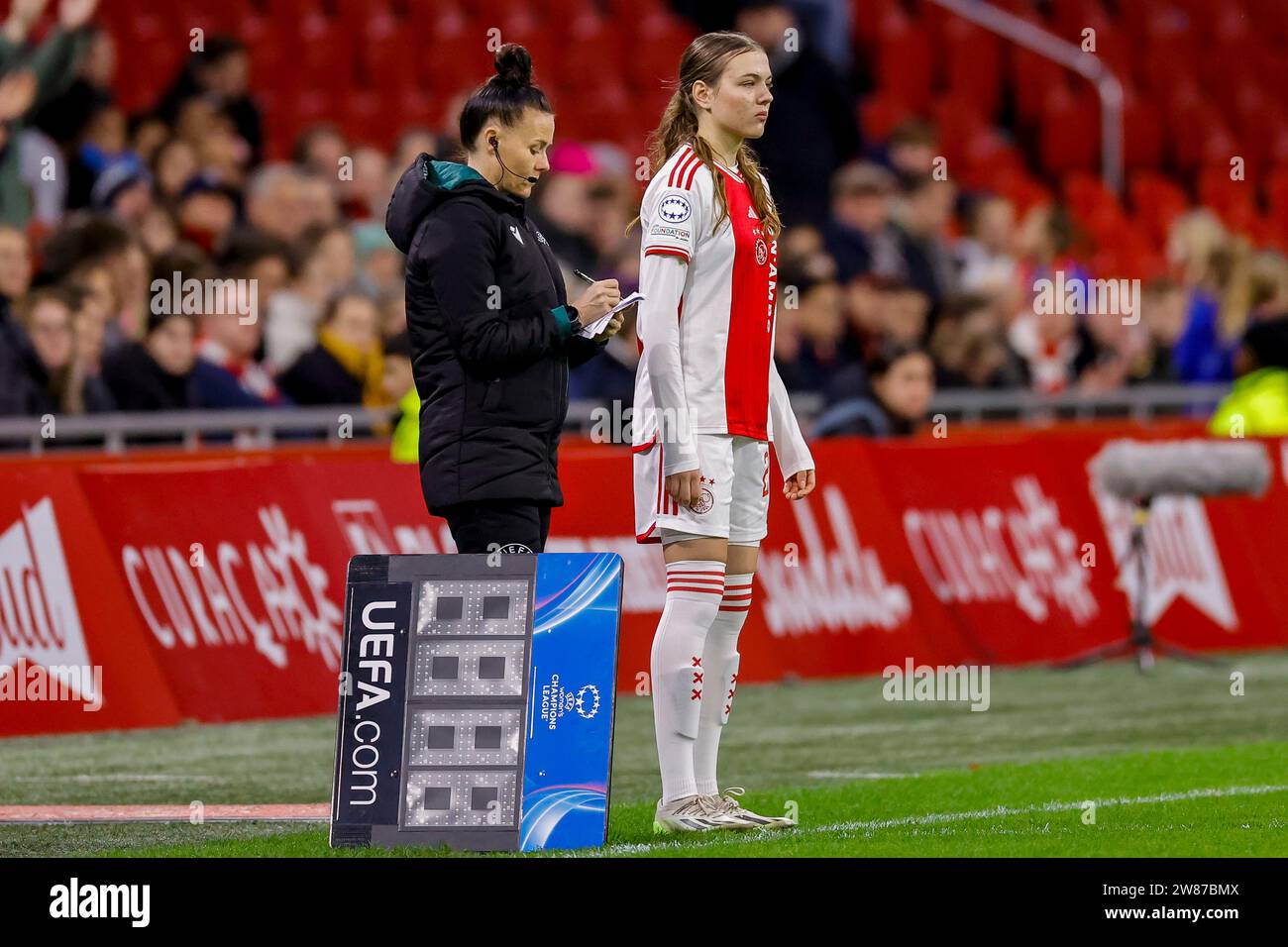 AMSTERDAM, NIEDERLANDE - 20. DEZEMBER: Lotte Keukelaar (AJAX Amsterdam ...