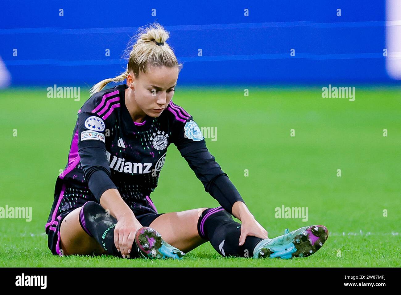 AMSTERDAM, NIEDERLANDE - 20. DEZEMBER: Giulia Gwinn (FC Bayern München ...