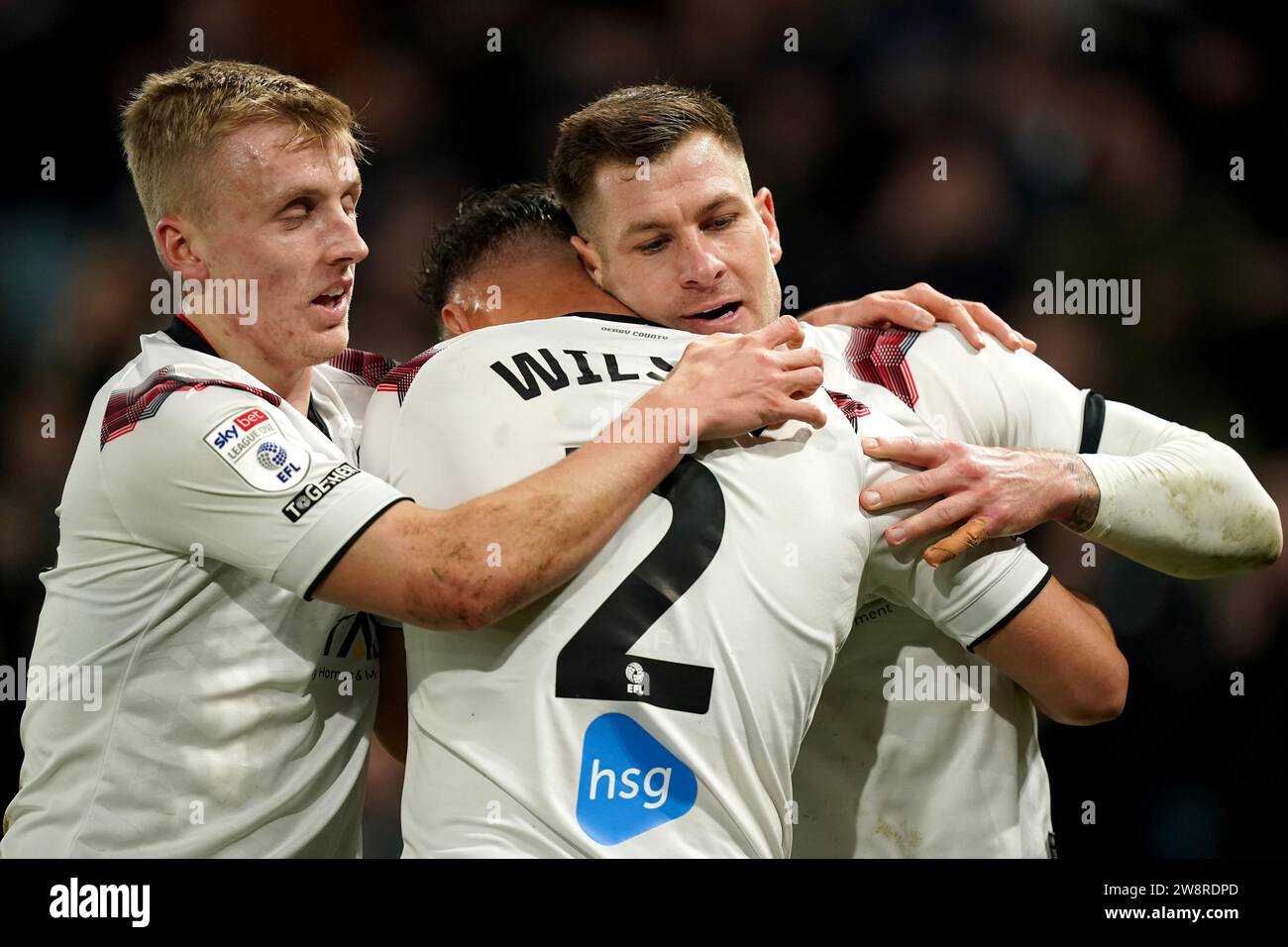 James Collins (rechts) von Derby County feiert mit Kane Wilson (Mitte ...