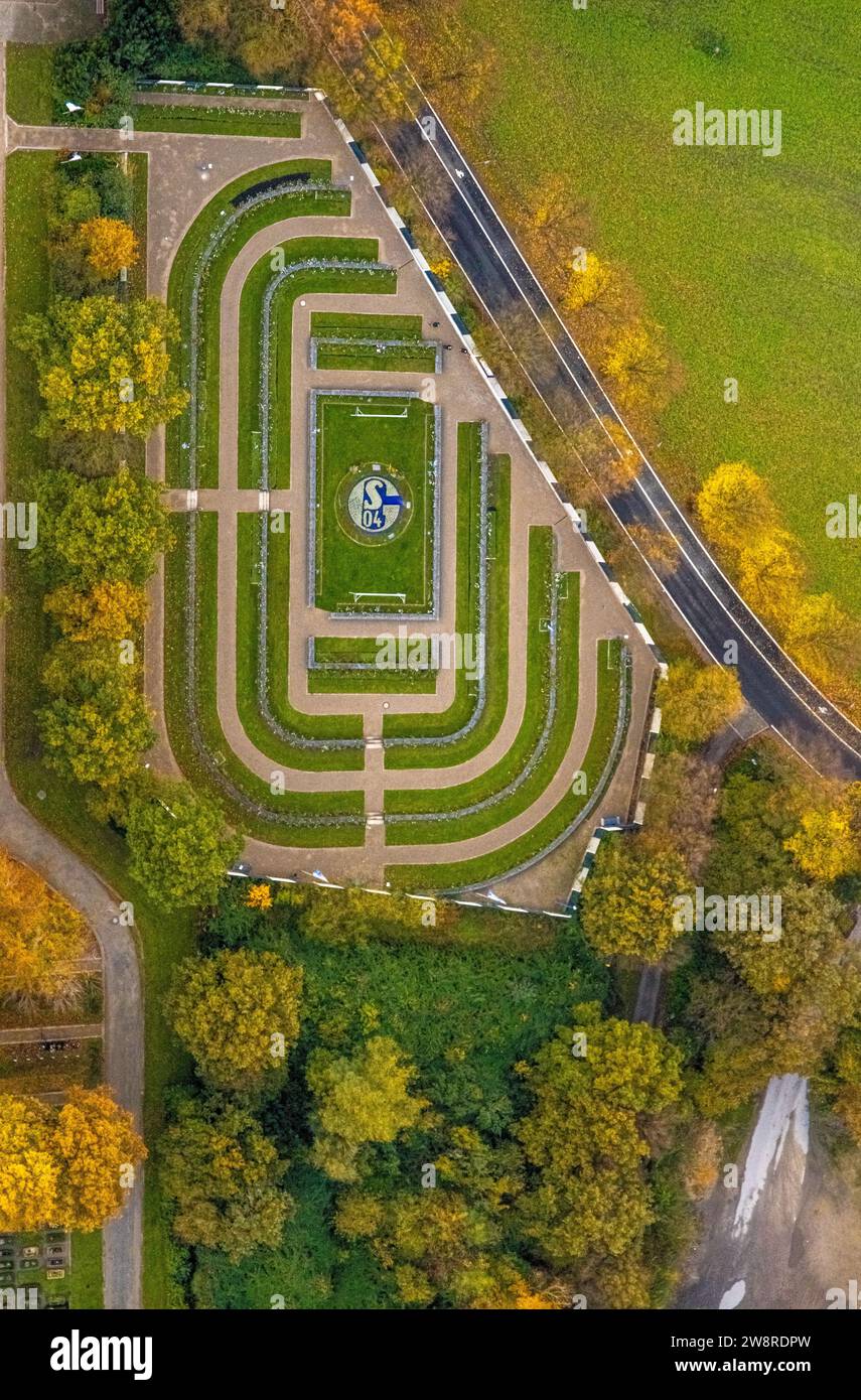 Aus der Vogelperspektive, Friedhof Schalke Fan Feld am Beckhausen-Sutum ...
