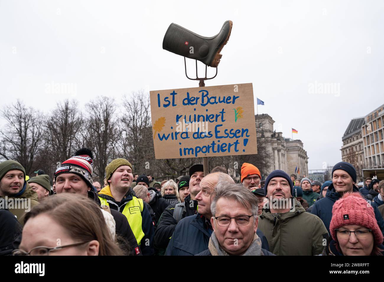 18.12.2023, Berlin, Deutschland, Europa - mehrere tausend Bauern ...