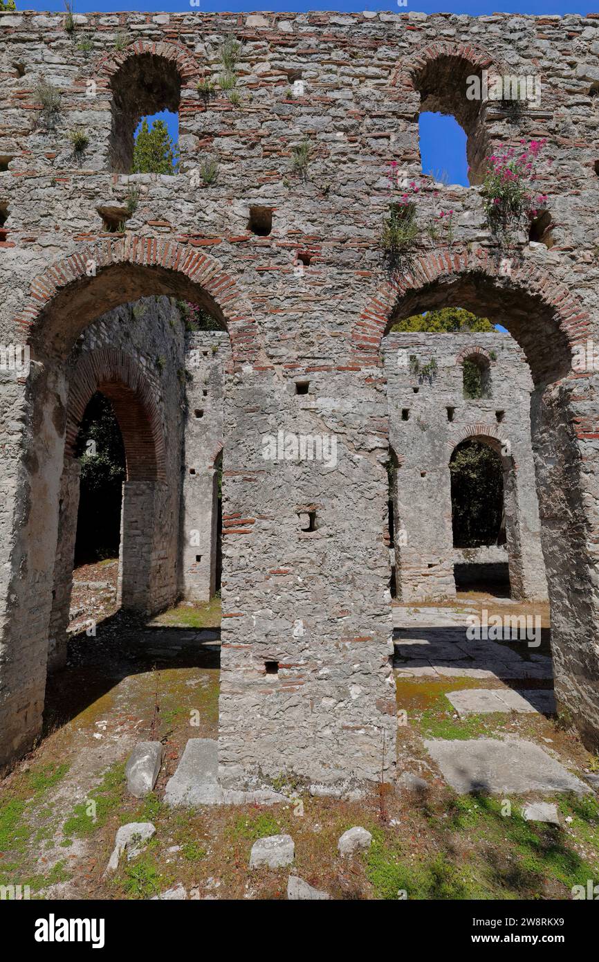 Rundbogen aus backstein -Fotos und -Bildmaterial in hoher Auflösung – Alamy