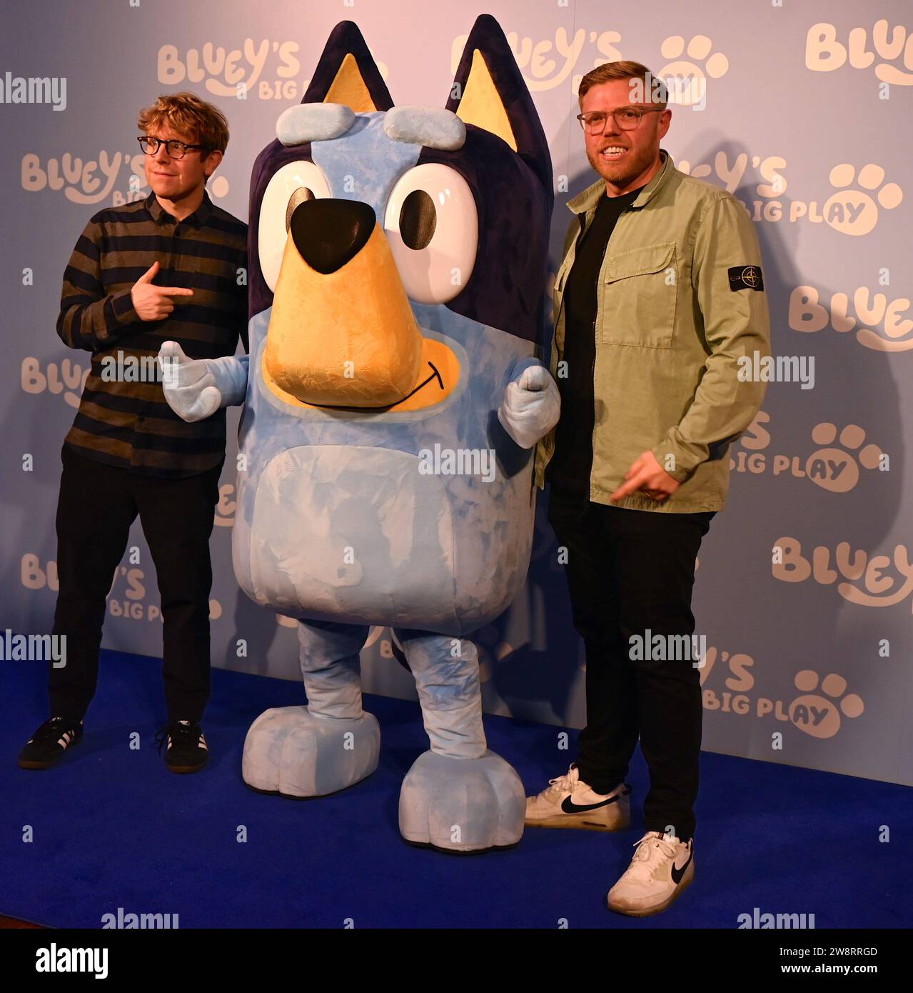 Gäste. Am Donnerstag, den 21. Dezember, versammelten sich Prominente ...