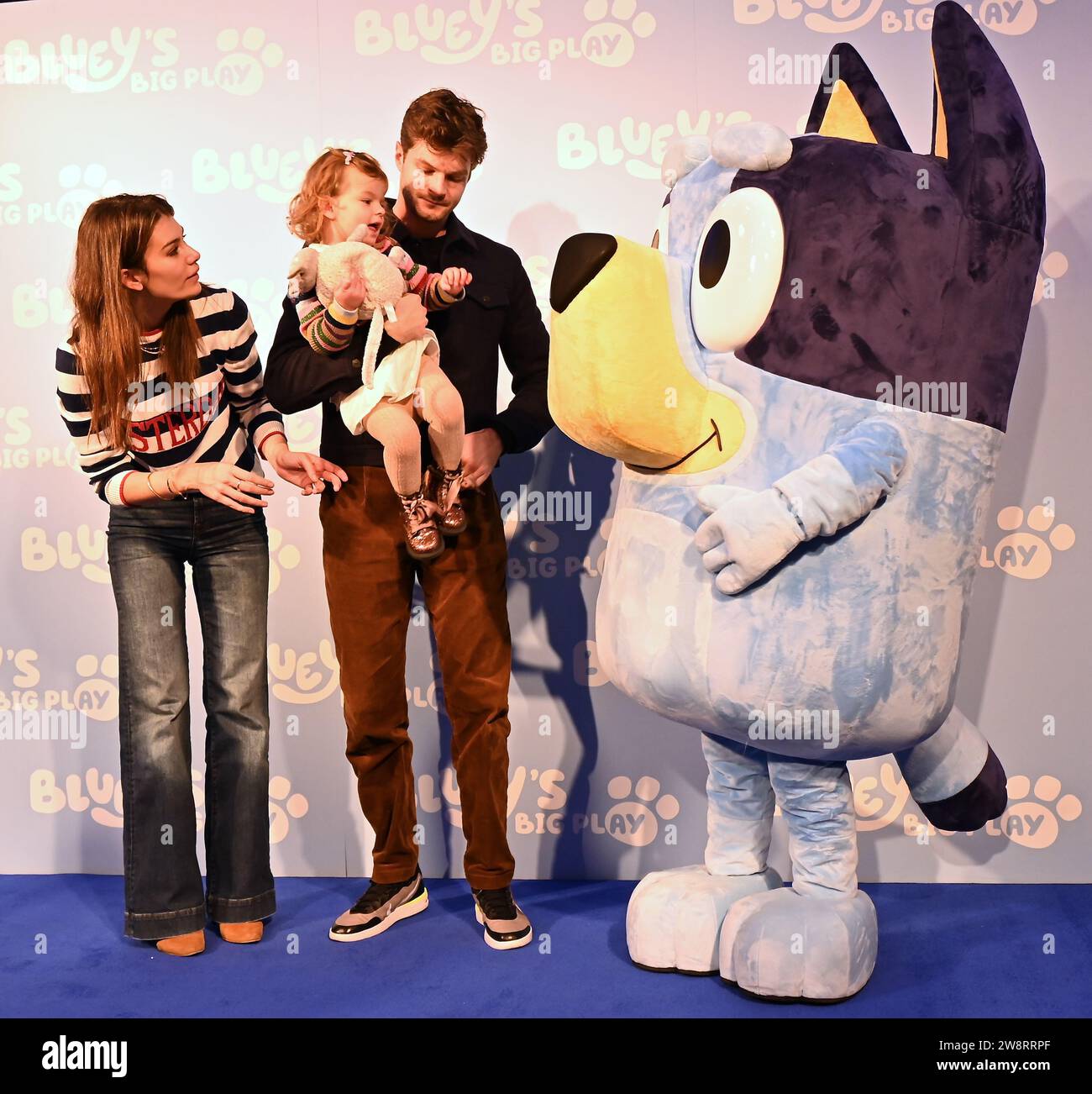 Gäste. Am Donnerstag, den 21. Dezember, versammelten sich Prominente ...