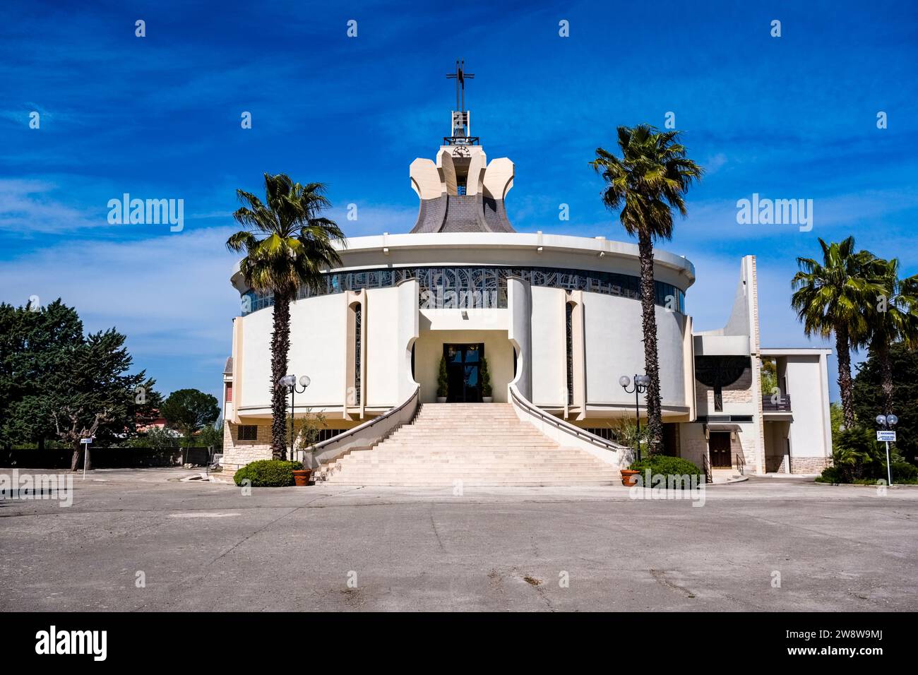 Fassade der Kirche der Heiligen Maria der Gnaden, Parrocchia Santuario ...
