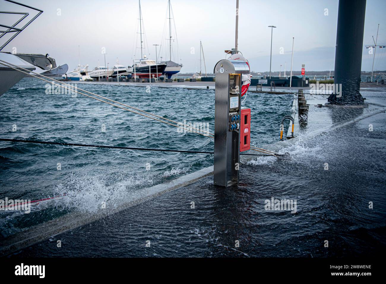 Hochwasser im Hafen von Juelsminde, Jütland, Dänemark, Freitag, 22 ...