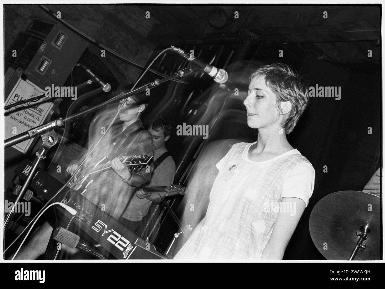 CATHY ROGERS, HEAVENLY, 1993: Spätere Fernsehmoderatorin Cathy Rogers ...