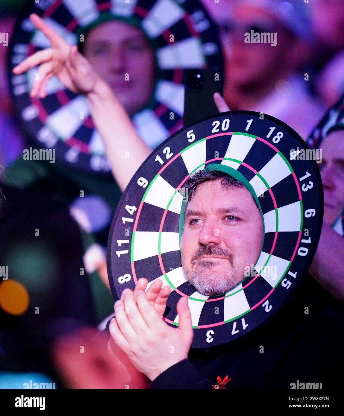 Eine allgemeine Ansicht der Dart-Fans am 8. Tag der Paddy Power World ...