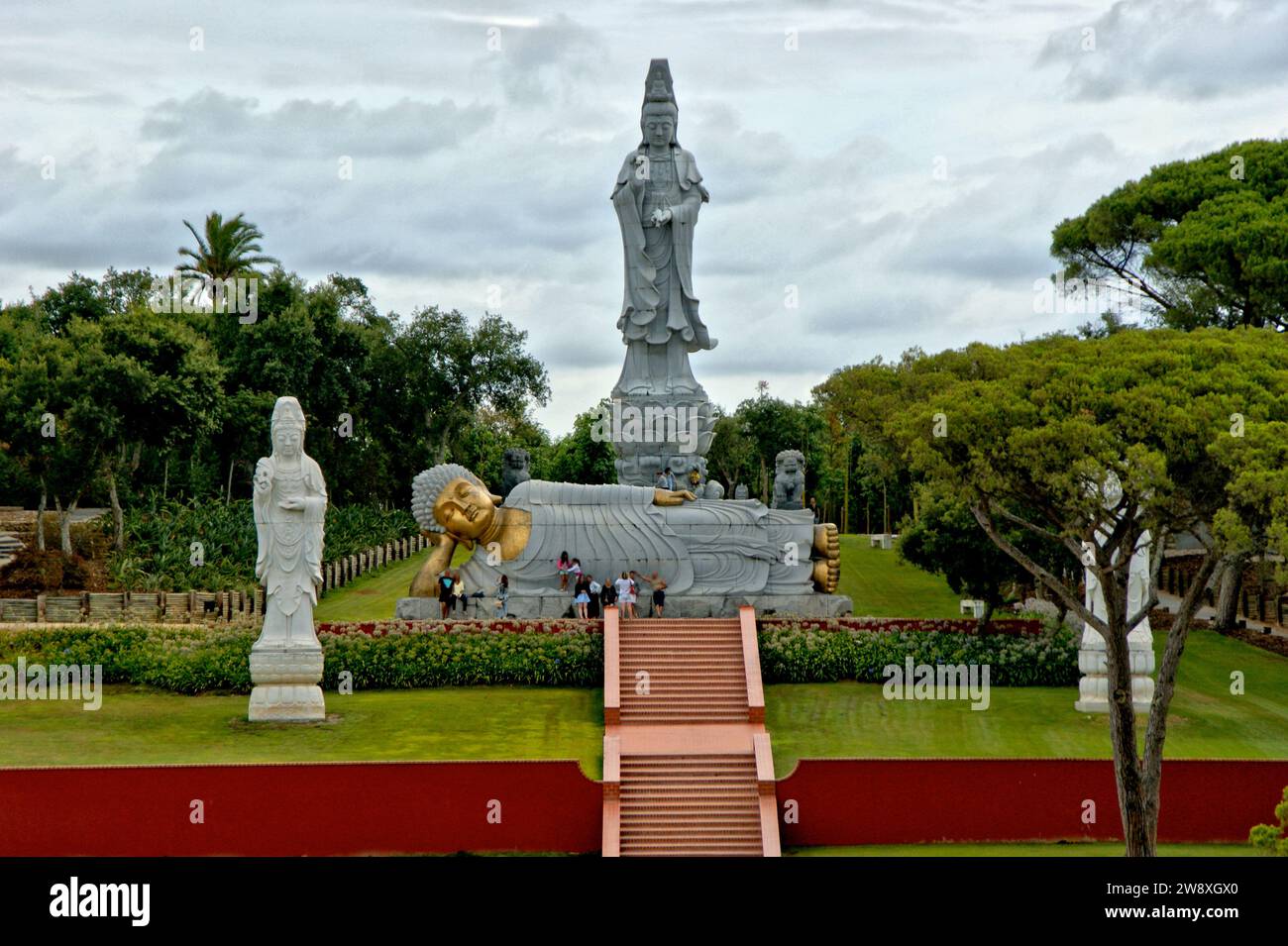 Buddha eden garten -Fotos und -Bildmaterial in hoher Auflösung – Alamy