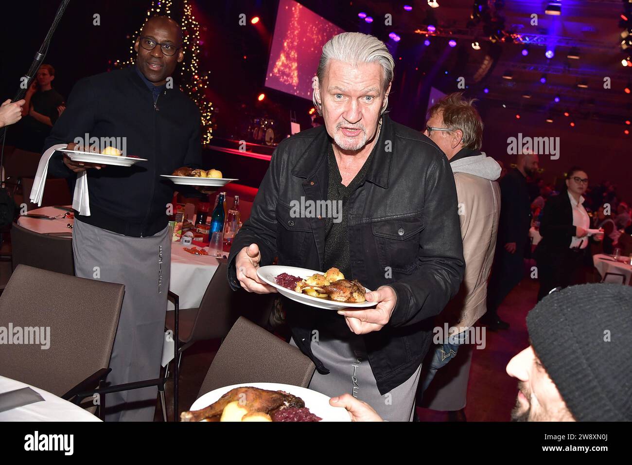 29. Weihnachtsfest für Obdachlose Joe Chialo, Senator für Kultur, Jonny ...