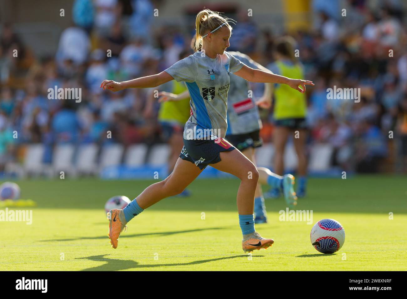 Sydney, Australien. Dezember 2023. Zara Kruger vom Sydney FC wärmt sich ...