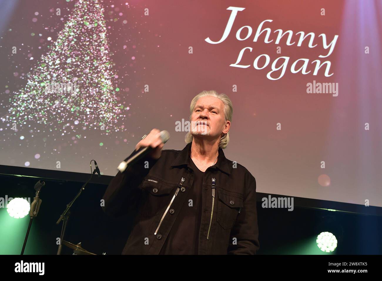 29. Weihnachtsfest für Obdachlose Superstar Johnny Logan, eigentlich ...