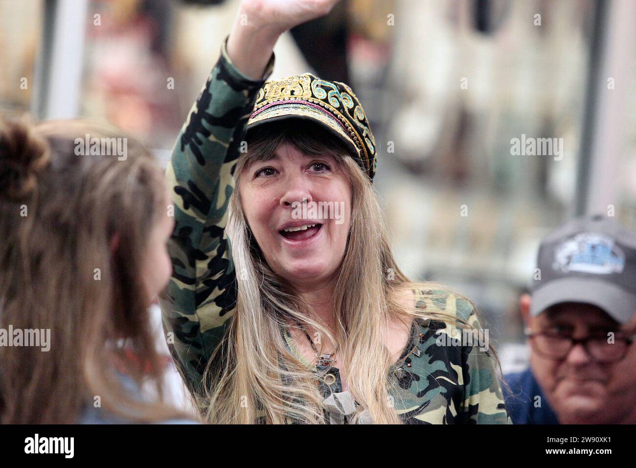 **DATEIFOTO** Essa Mohawk ist verstorben. PHILADELPHIA, PA - 8 ...