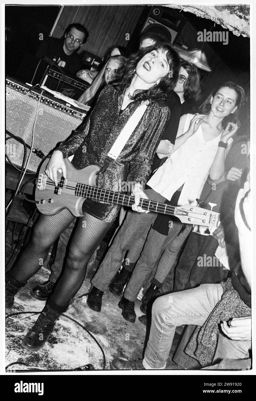 VOODOO QUEENS, NEWPORT TJs, 1994: Mary Deigan, die zweite Bassspielerin ...