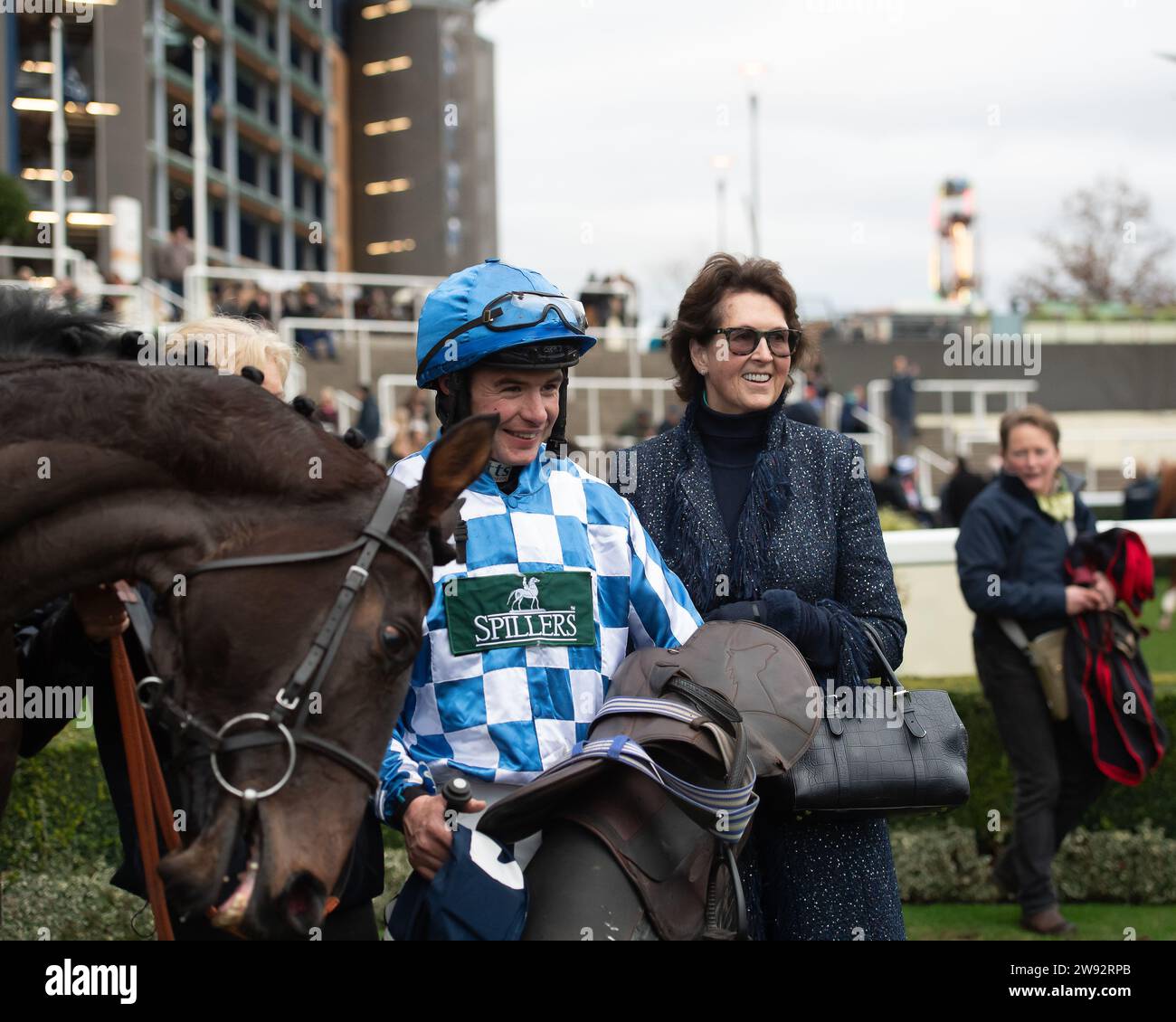 Ascot, Großbritannien. Dezember 2023. Jockey Charlie Deutsch, der mit ...