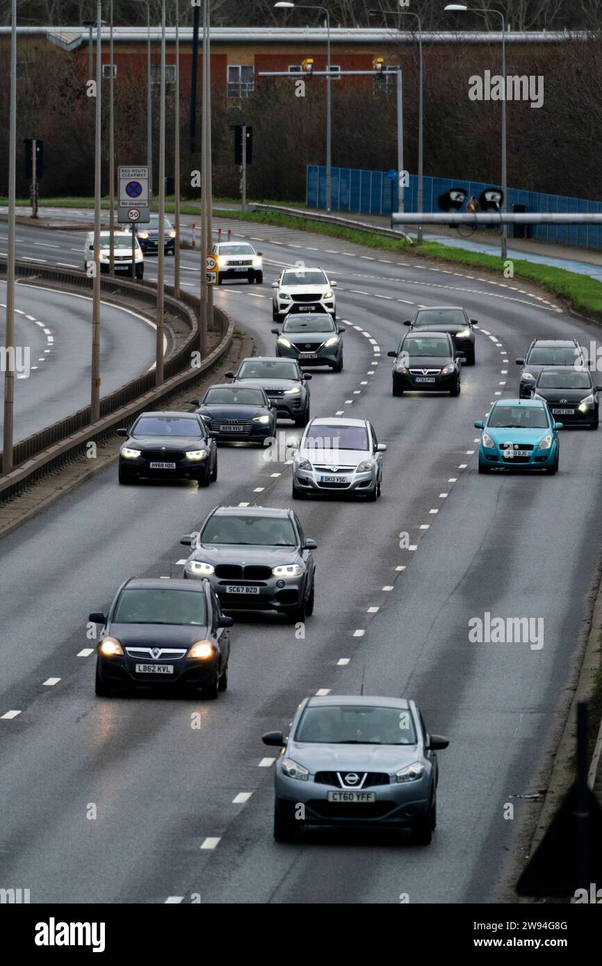 Verkehr auf der A13 in London, da Millionen von Menschen aufgrund des ...