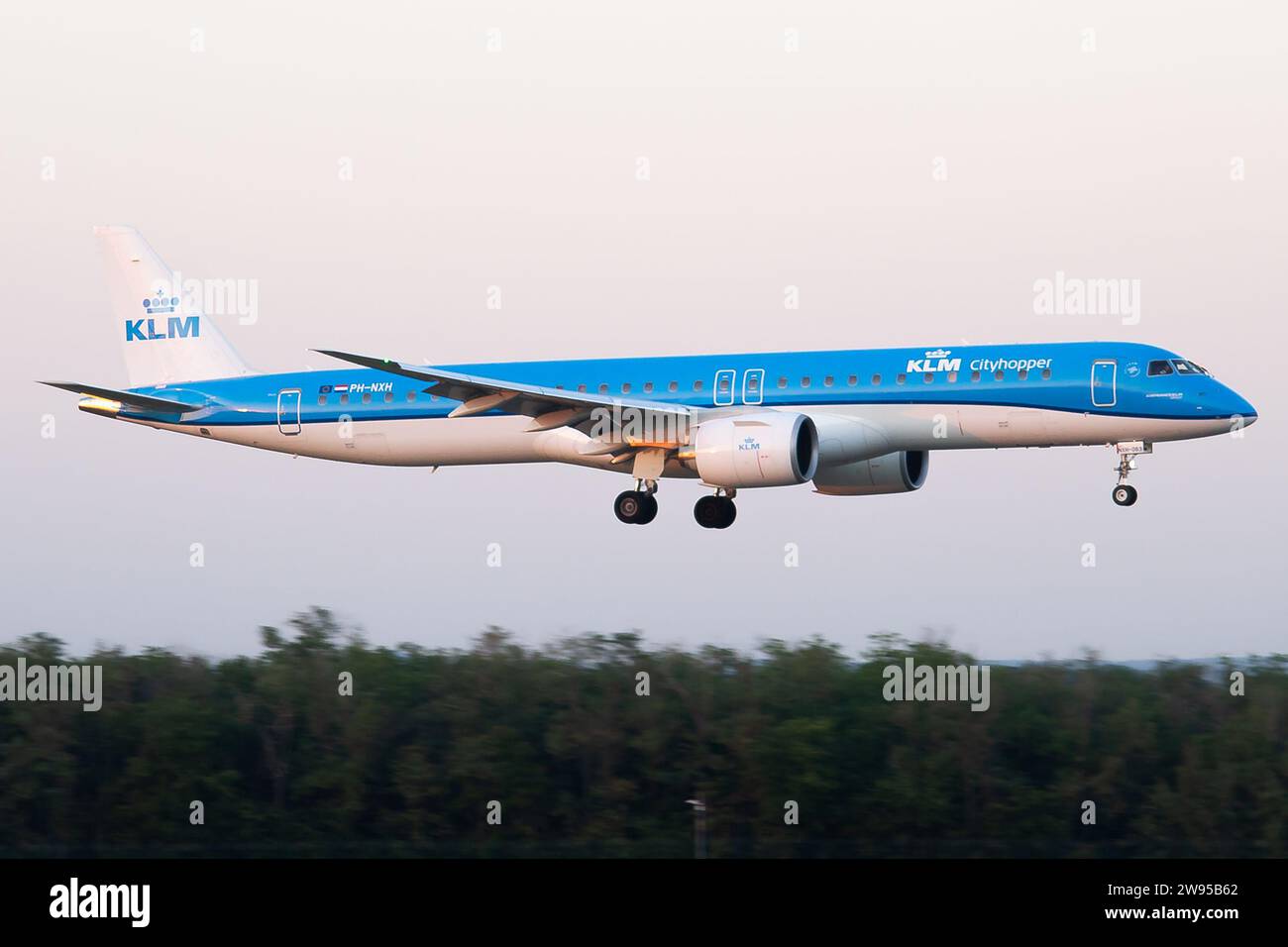 Klm cityhopper embraer e195 e2 -Fotos und -Bildmaterial in hoher ...