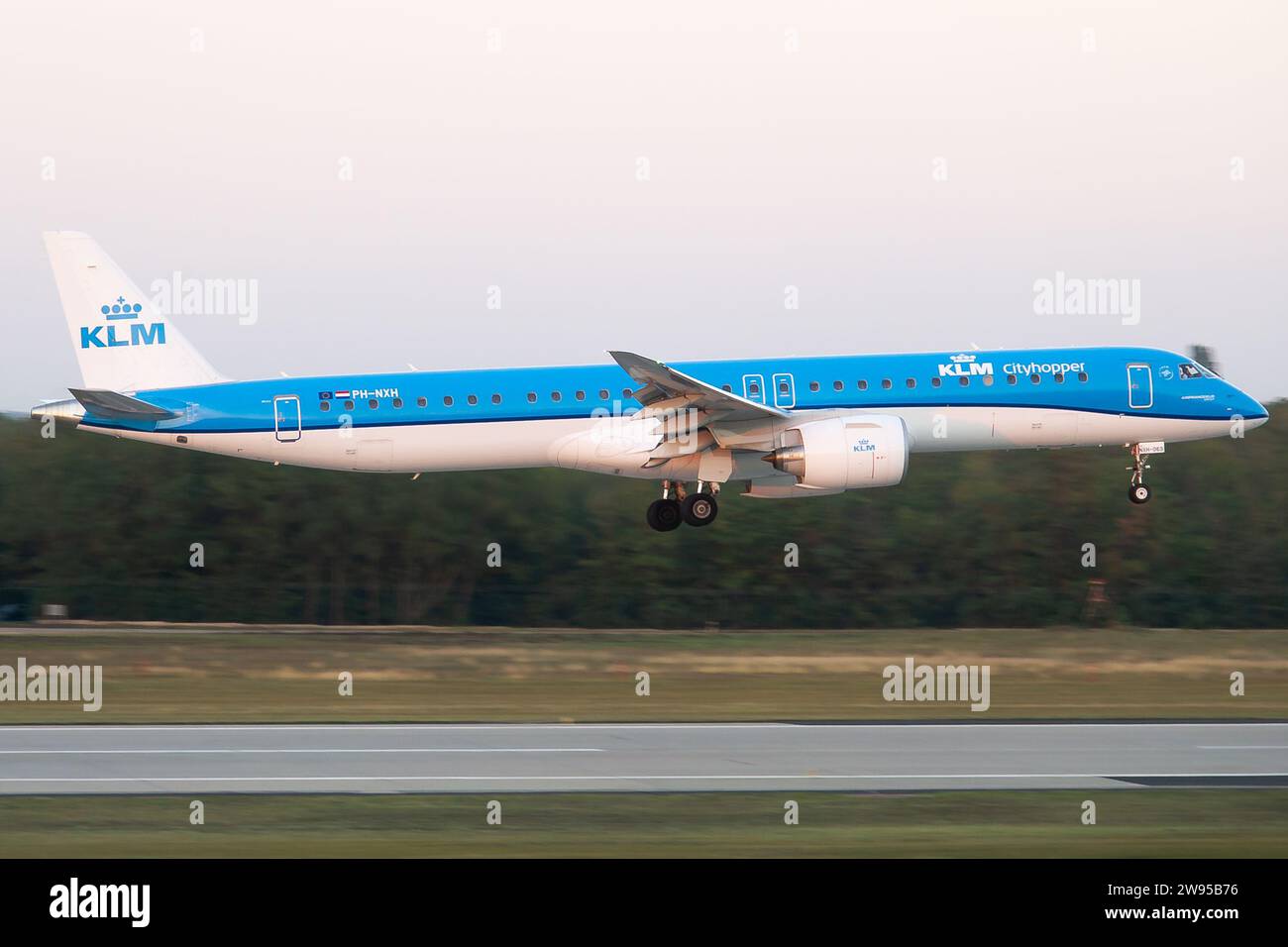 Klm cityhopper embraer e195 e2 -Fotos und -Bildmaterial in hoher ...