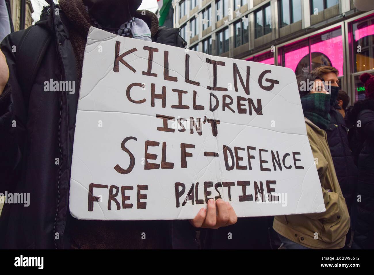 London, Großbritannien. Dezember 2023. Demonstranten in der Oxford ...